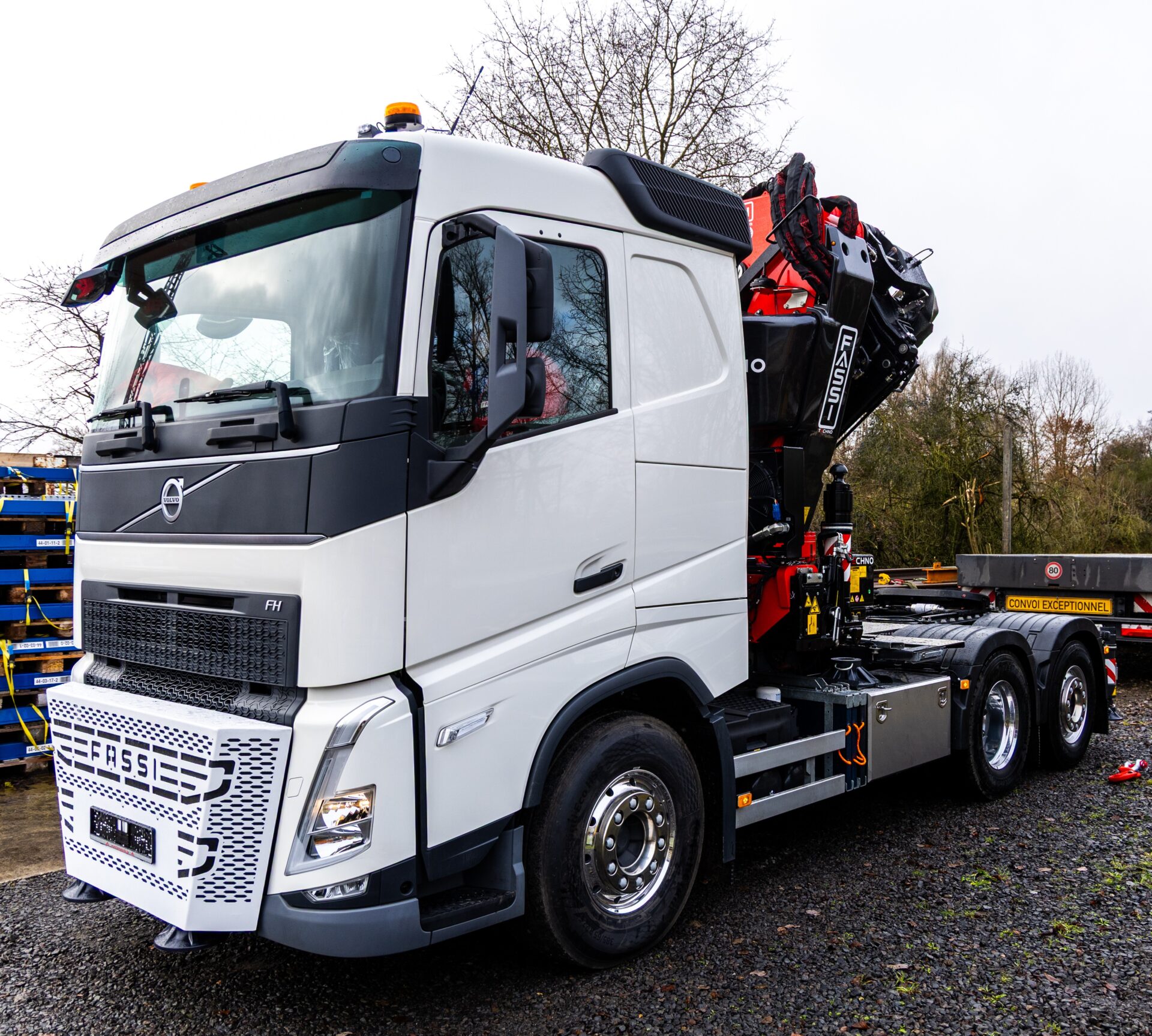 DEMO-Fahrzeug VOLVO FH500, 6x2 mit Fassi Ladekran F705R.2.7 - sofort ...